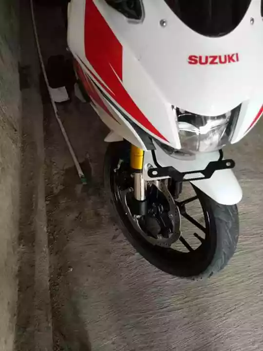 Suzuki GSX-R 150 Warna Putih Pakai Shock Depan USD, Keren Uey ...